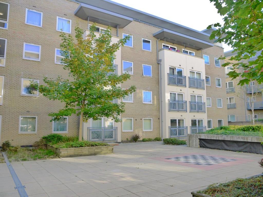 Cline Road, Bound Green N11 1 bed flat - £275,000