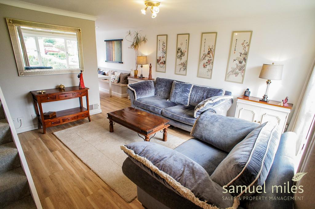 Saffron Close, Wiltshire SN4 4 bed semi-detached house - £385,000