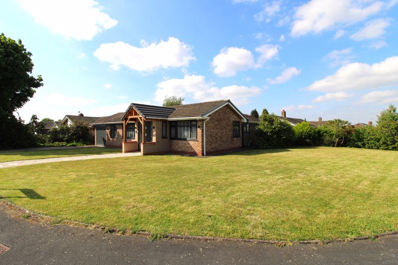 Stencills Drive, Walsall, WS4 2HP 3 bed detached house - £450,000