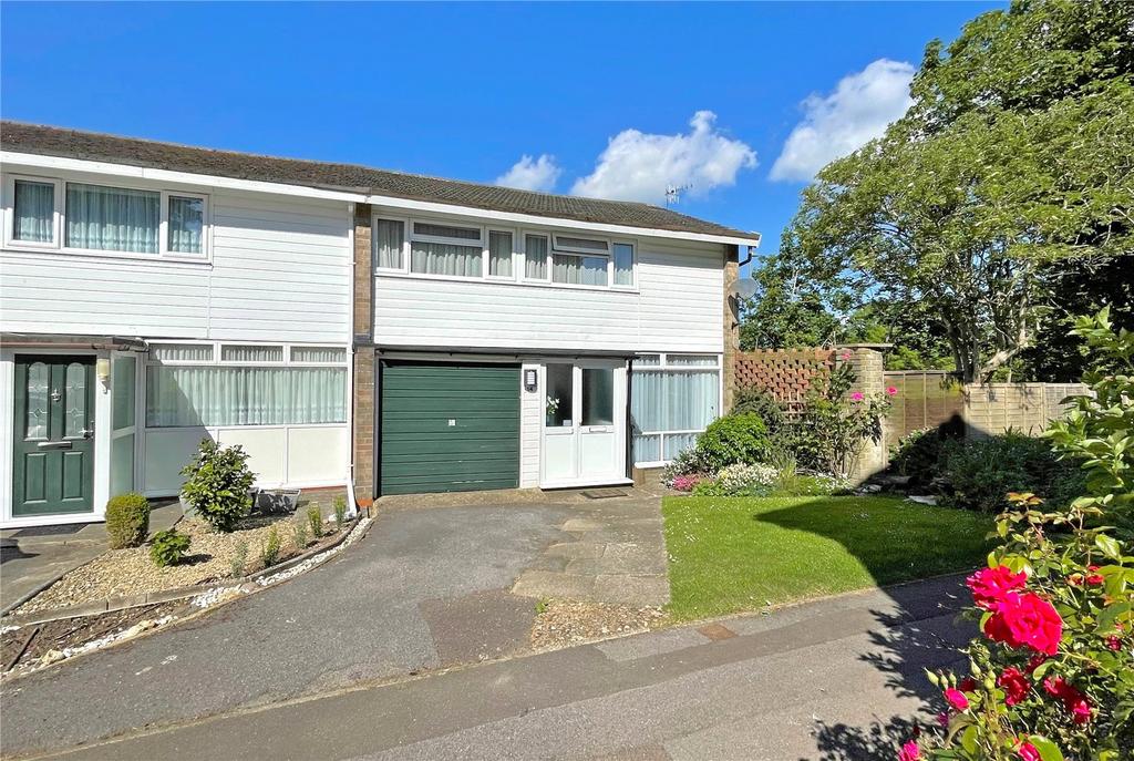 Chidham Square, Havant, Hampshire, PO9 3 bed end of terrace house - £ ...