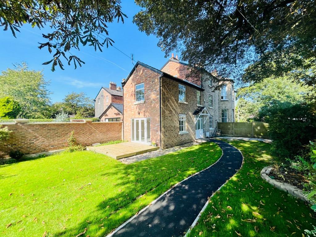 Brookfield Avenue, Timperley, Altrincham 3 bed semi-detached house for ...