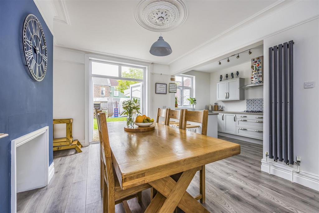 Preston Road, Portsmouth PO2 3 bed terraced house - £280,000