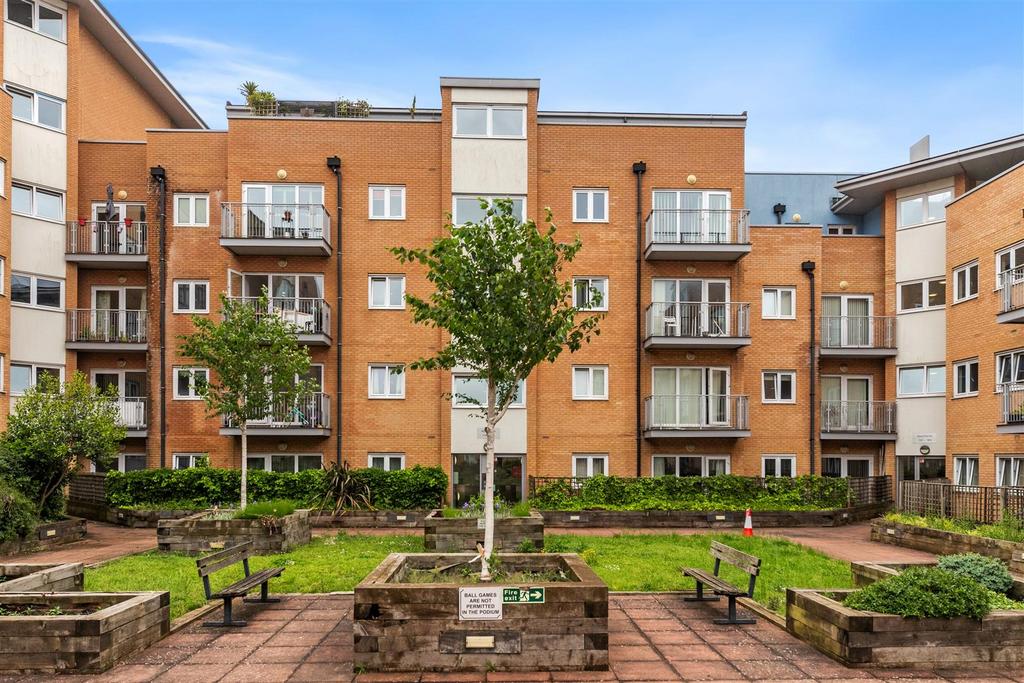 Peebles Court, Croydon 2 bed flat for sale - £285,000