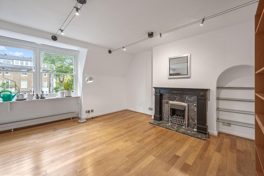 Howitt Road, Belsize Park NW3 2 bed flat - £3,250 pcm (£750 pw)
