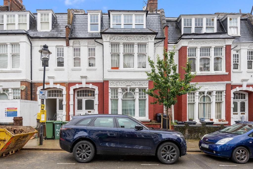 Howitt Road, Belsize Park NW3 2 bed flat - £3,250 pcm (£750 pw)