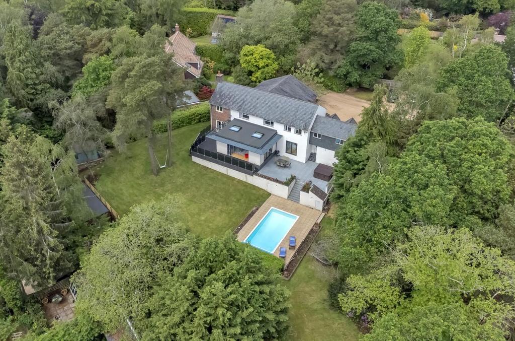 Hook Crescent, Ampfield, Romsey 6 bed detached house - £1,450,000