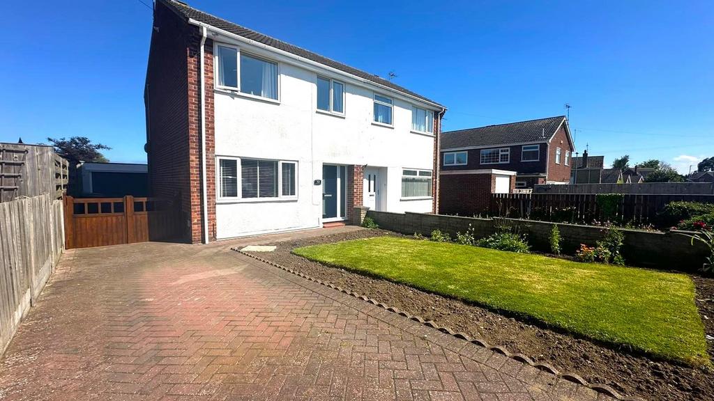 St. Nicholas Drive, Hornsea 3 bed house - £217,500