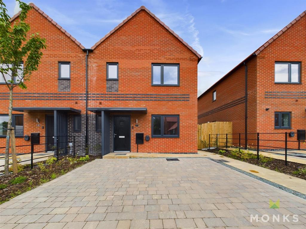 20 Old School Avenue, Ifton Green... 3 bed semi-detached house - £265,500