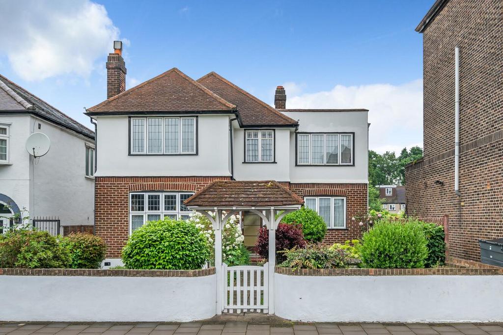 Upper Elmers End Road, Beckenham 4 bed detached house - £650,000