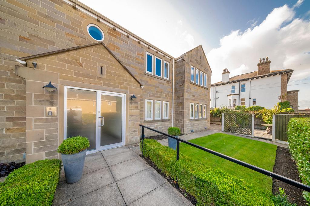 Lewisham Street, Leeds, LS27 2 bed apartment - £240,000