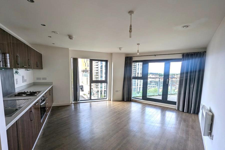 Guildford Road, Woking GU22 2 bed apartment - £1,750 pcm (£404 pw)