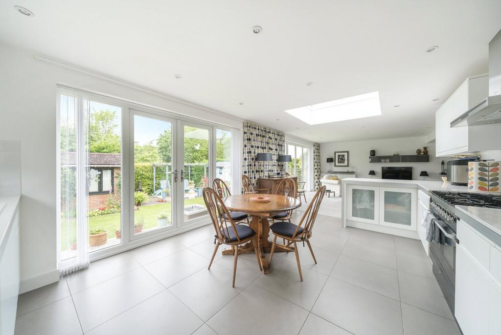 Shere Road, West Horsley, KT24 3 bed bungalow - £875,000