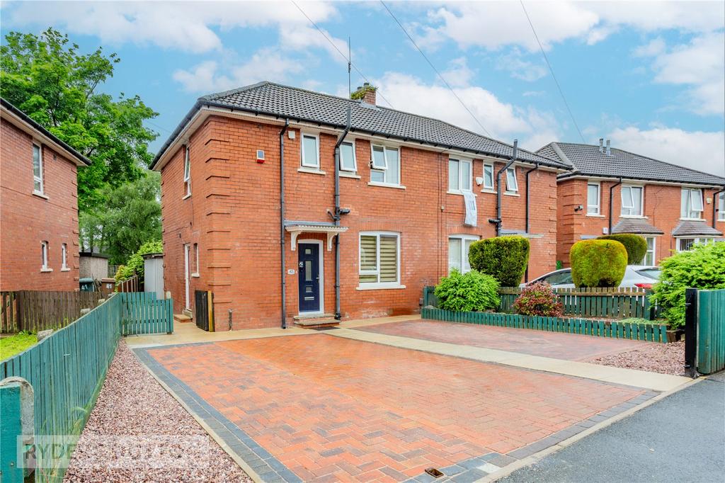 Carnforth Avenue, Castleton... 3 bed semi-detached house - £200,000