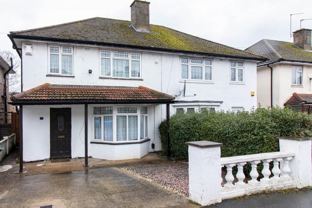 Cullington Close, Harrow, HA3 8LY 3 bed semi-detached house - £565,000