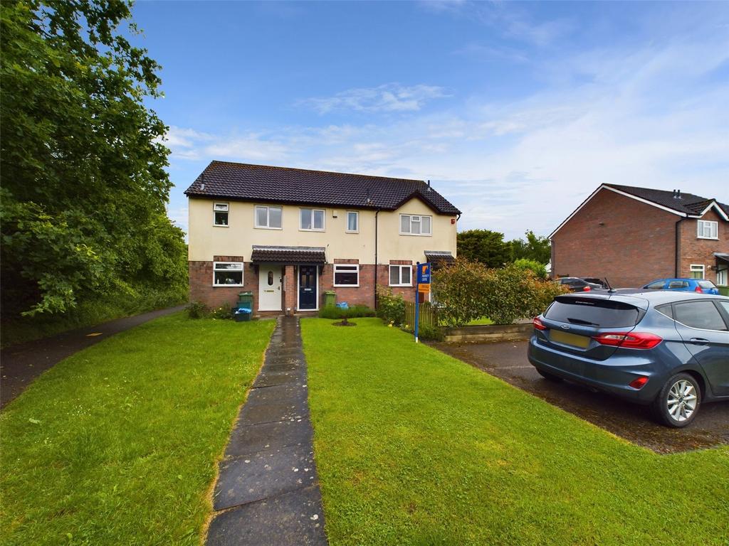 Frewin Close, Cheltenham... 2 bed terraced house - £210,000