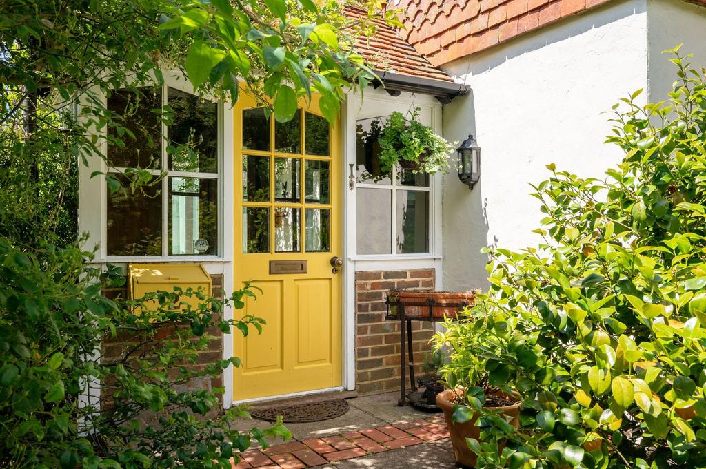 Brantridge Lane, Balcombe, RH17 3 bed cottage - £765,000