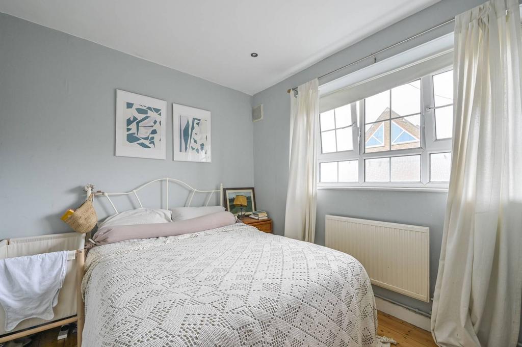 Reardon Street, Wapping, London, E1W 2 bed flat - £3,250 pcm (£750 pw)