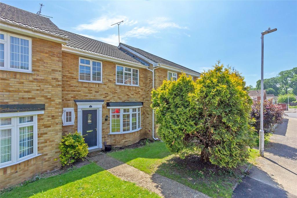 Gibbons Road, Sittingbourne, Kent, ME10 3 bed terraced house - £295,000