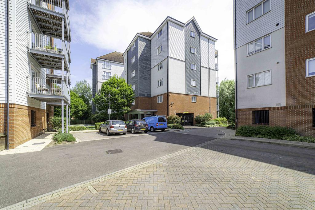 Westwood Drive, Canterbury, Kent, CT2 2 bed flat for sale - £290,000