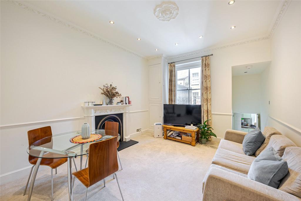 St Georges Square, London, SW1V 2 bed apartment - £750,000