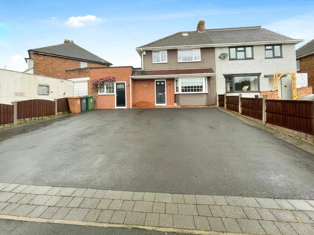 Frampton Way, Birmingham, B43 3 bed semi-detached house - £325,000