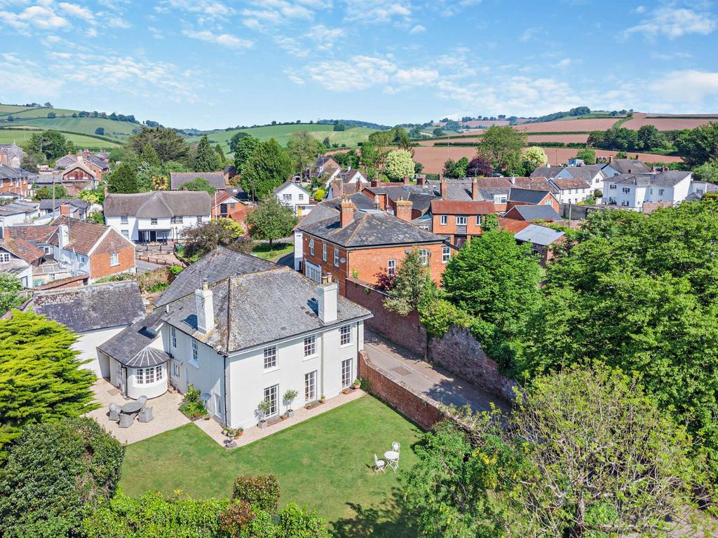 Silver Street, Thorverton, Devon 5 bed detached house - £825,000