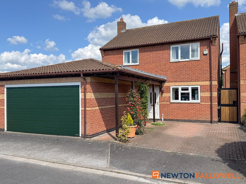 Holmefield, 8 NG24 4 bed detached house for sale - £340,000