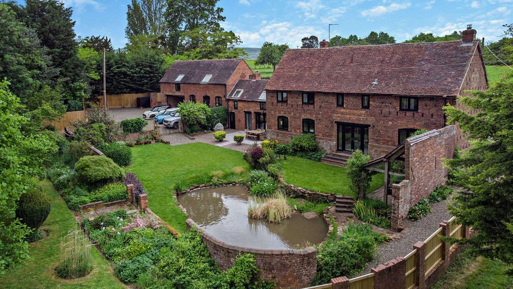 Rectory Lane, Worcester WR6 5 bed barn conversion - £1,075,000
