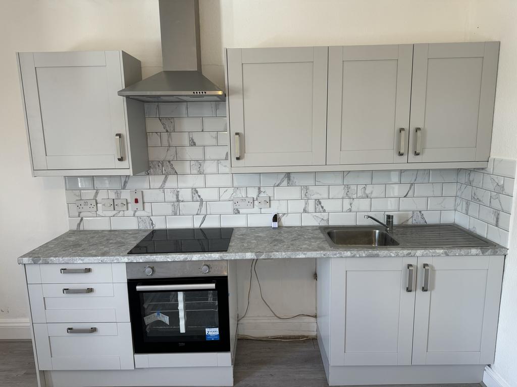 London SW16 1 bed flat - £1,300 pcm (£300 pw)
