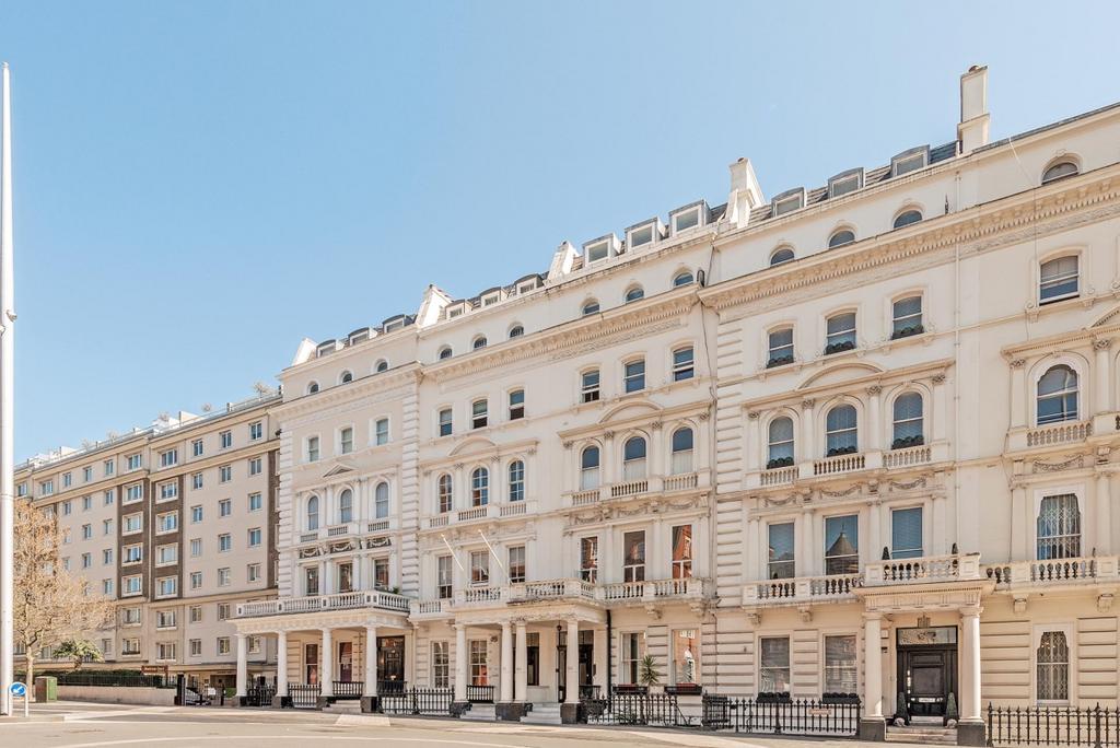 Princes Gate South Kensington SW7 3 bed apartment - £7,250 pcm (£1,673 pw)