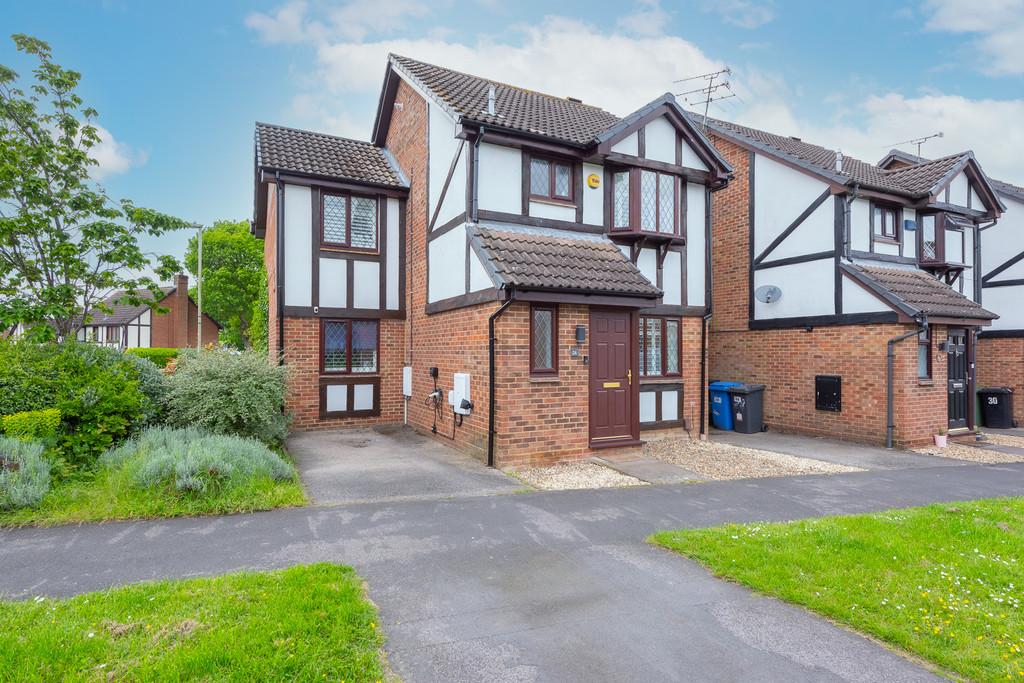 Ryves Avenue, Yateley GU46 4 bed link detached house for sale - £480,000