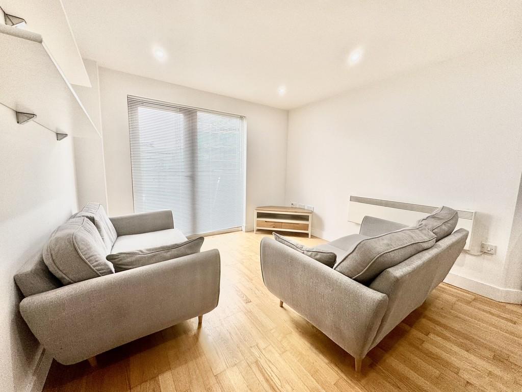 42 Mackenzie House, Chadwick Street... 2 bed apartment - £1,150 pcm (£ ...