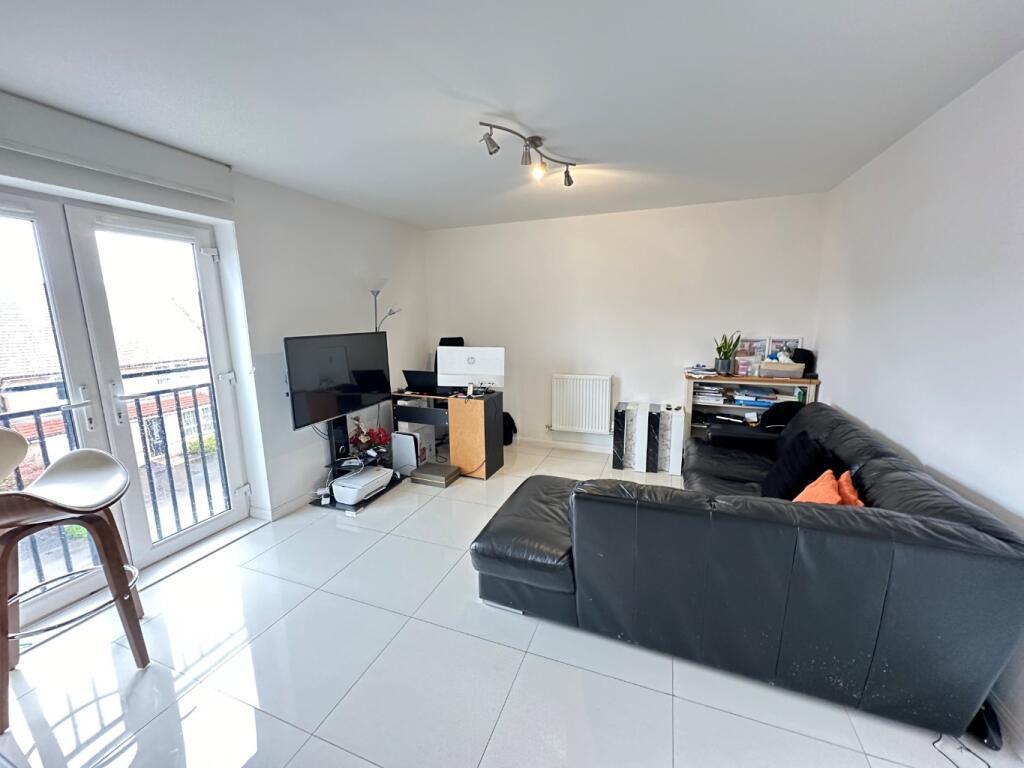Money Mead - LU6 1FT 2 bed flat - £1,200 pcm (£277 pw)