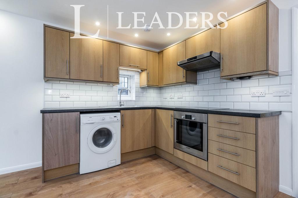 Turnpike Lane, Sutton 1 bed apartment - £1,250 pcm (£288 pw)