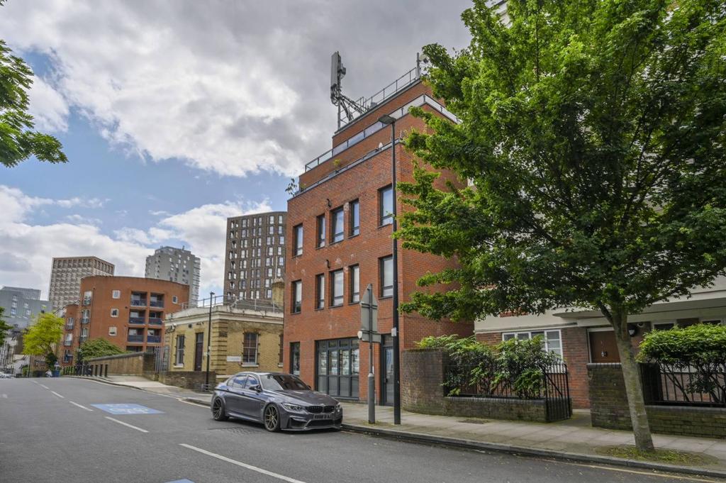 Poplar High Street, Poplar, London, E14 1 bed flat - £325,000