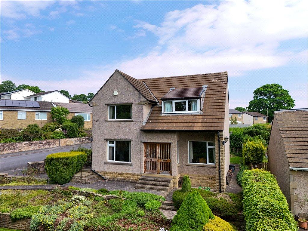Bradley Road, Silsden, Keighley, West... 4 bed detached house - £365,000
