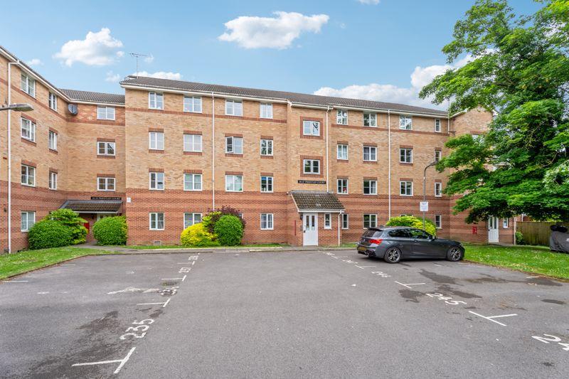 Princes Gate, High Wycombe HP13 2 bed flat for sale - £229,950