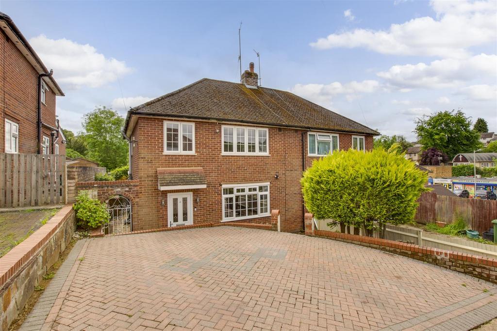 Plantation Road, High Wycombe HP13 3 bed semi-detached house - £420,000