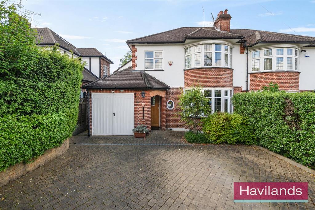 The Spinney, Winchmore Hill 3 bed house for sale - £1,000,000