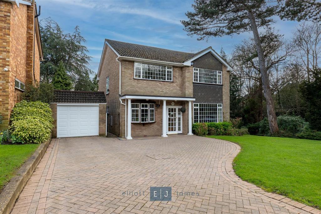 Clays Lane, Loughton IG10 4 bed detached house - £1,300,000