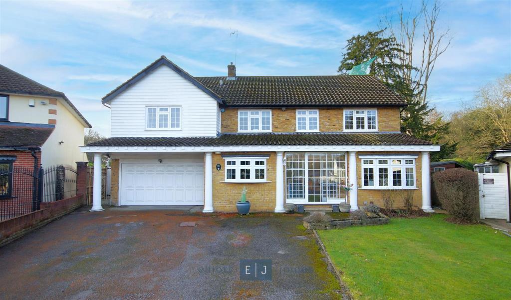 Ripley View, Loughton IG10 4 bed detached house for sale - £2,195,000