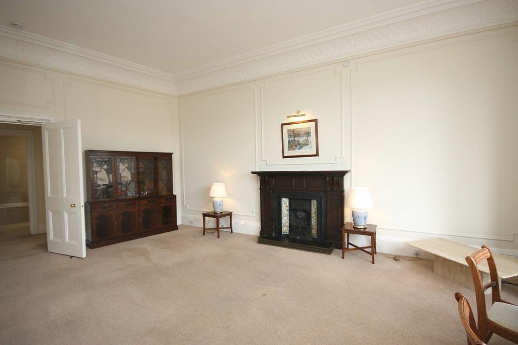 Drumsheugh Place, Edinburgh 3 bed flat - £2,600 pcm (£600 pw)