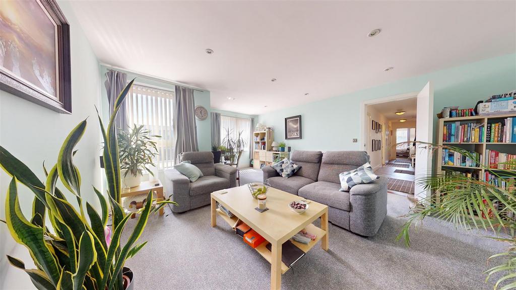 Ferry Court, Cardiff CF11 2 bed apartment for sale - £210,000