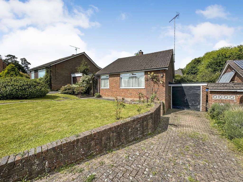 Stoneham Close, Tilehurst, Reading, RG30 2 bed detached bungalow for ...