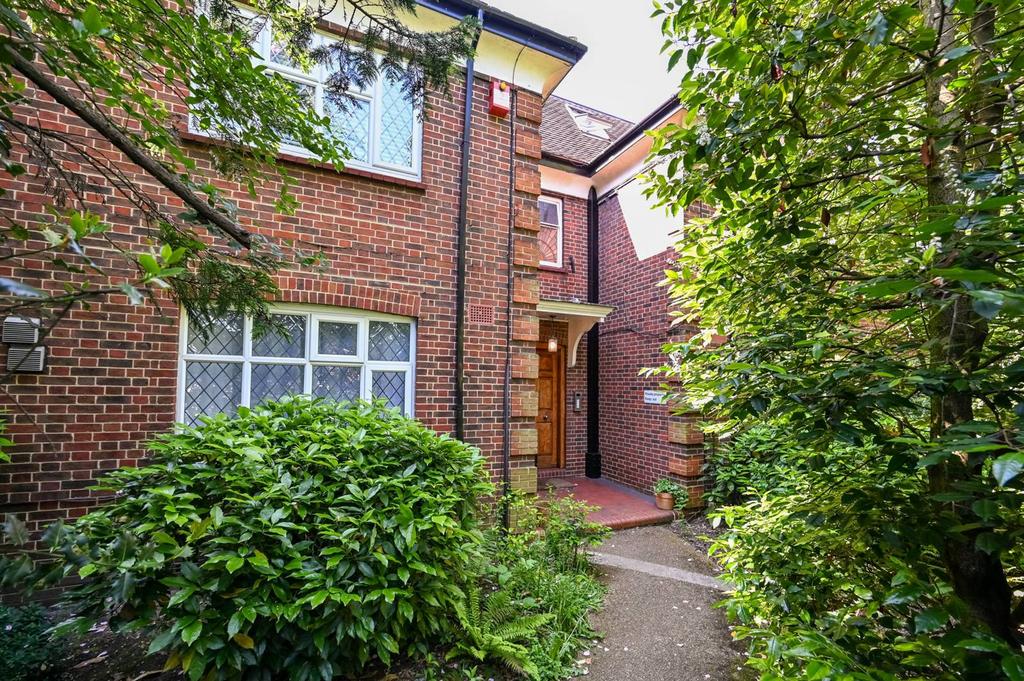 Grand Drive, Raynes Park, LONDON, SW20 1 bed flat - £375,000