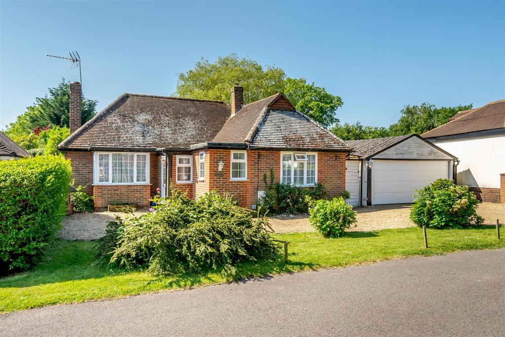 Orchard Close, East Horsley 2 bed bungalow - £749,000