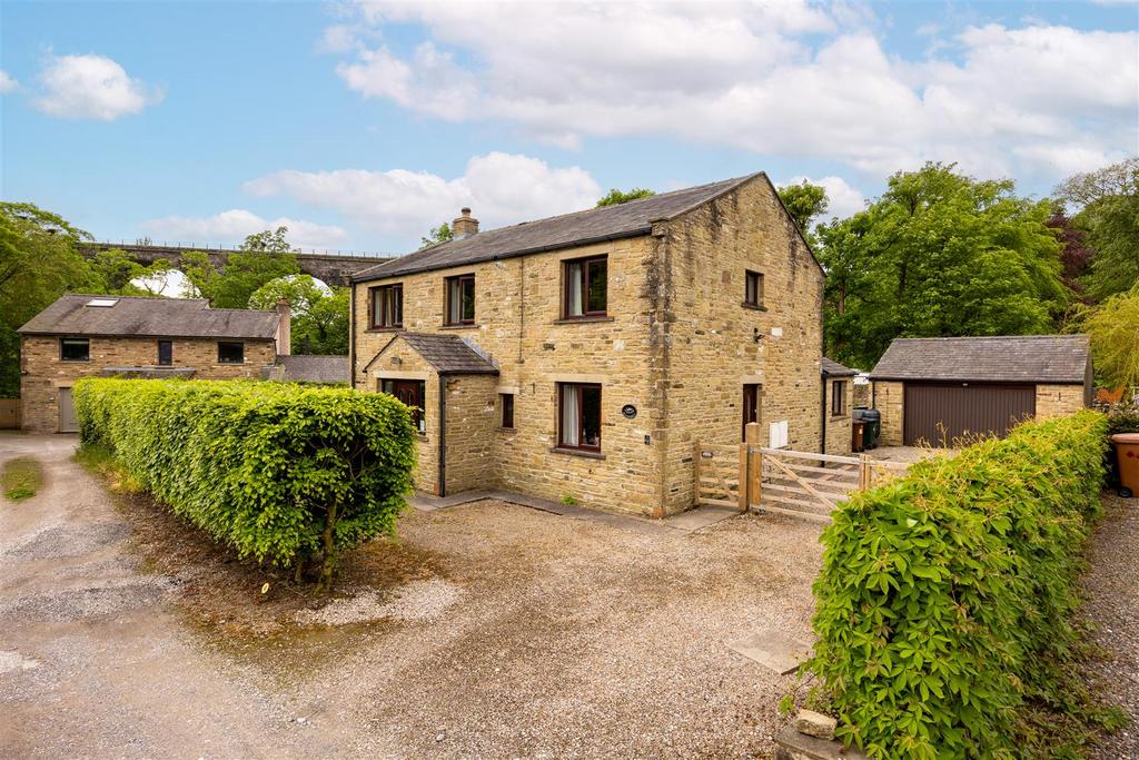 Rivendell, 4 Garden Holme, Ingleton 4 bed character property - £525,000
