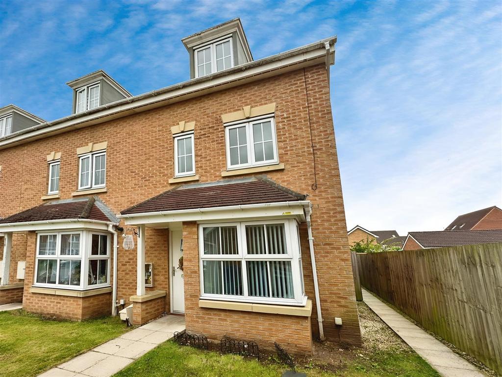 Sargeson Road, Doncaster DN3 4 bed semi-detached house - £1,150 pcm (£ ...