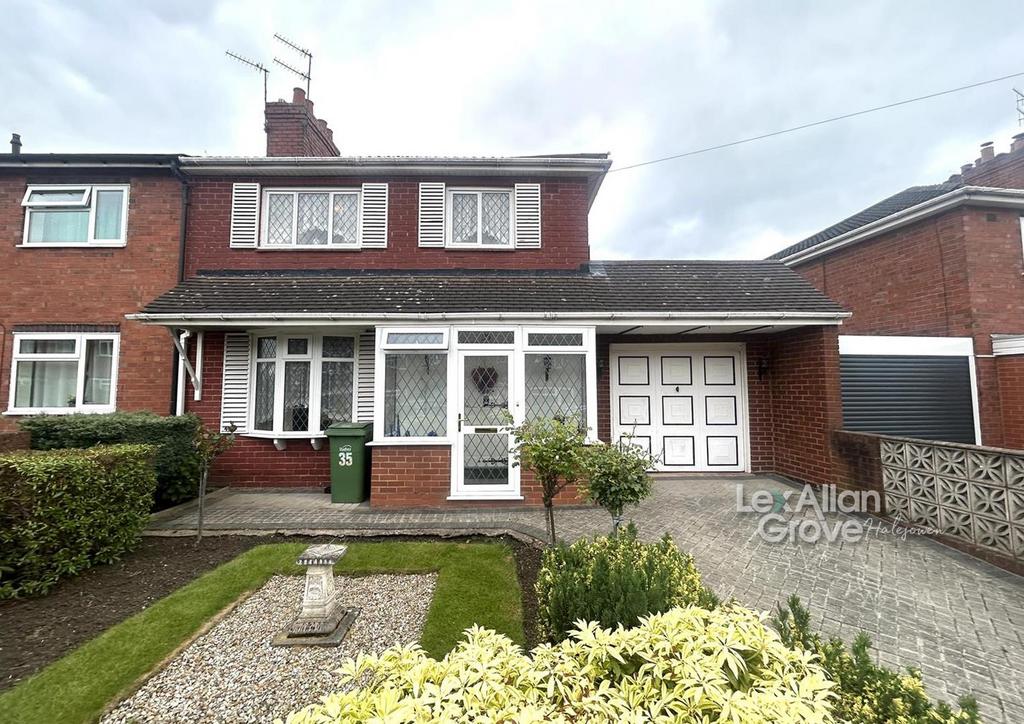 Grove Road, Stourbridge 2 bed semi-detached house - £150,000