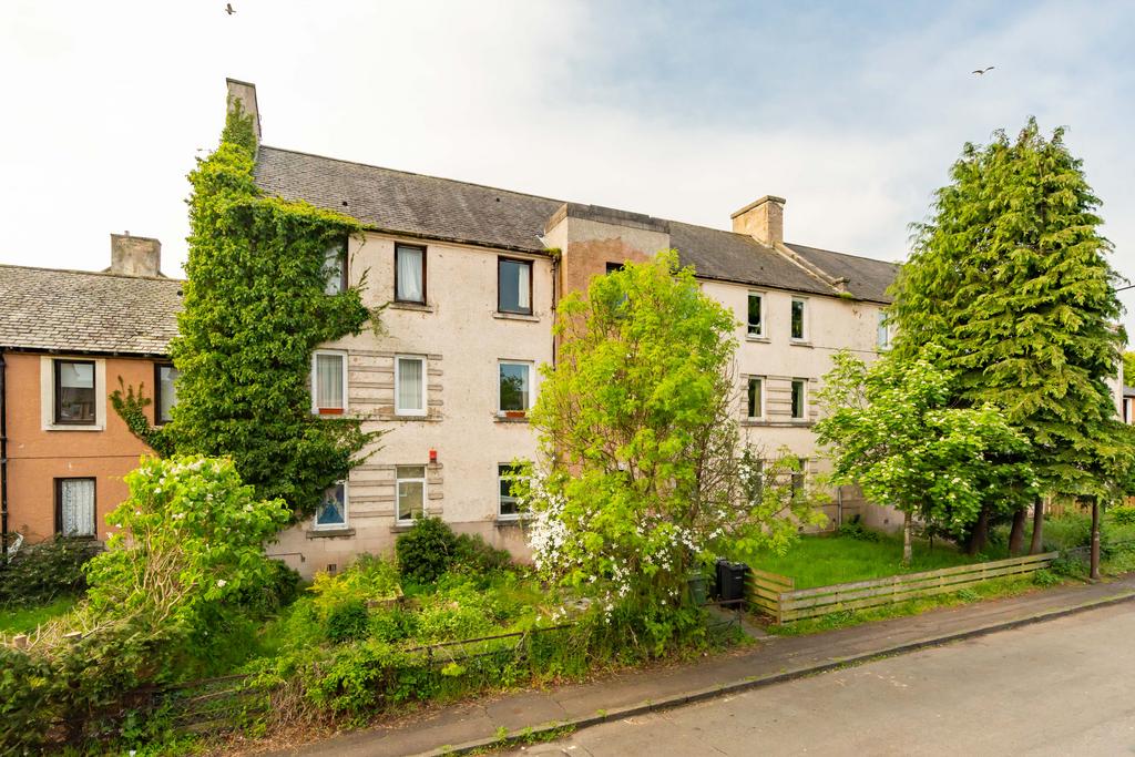 Ferry Road Avenue, Edinburgh EH4 3 bed flat - £145,000